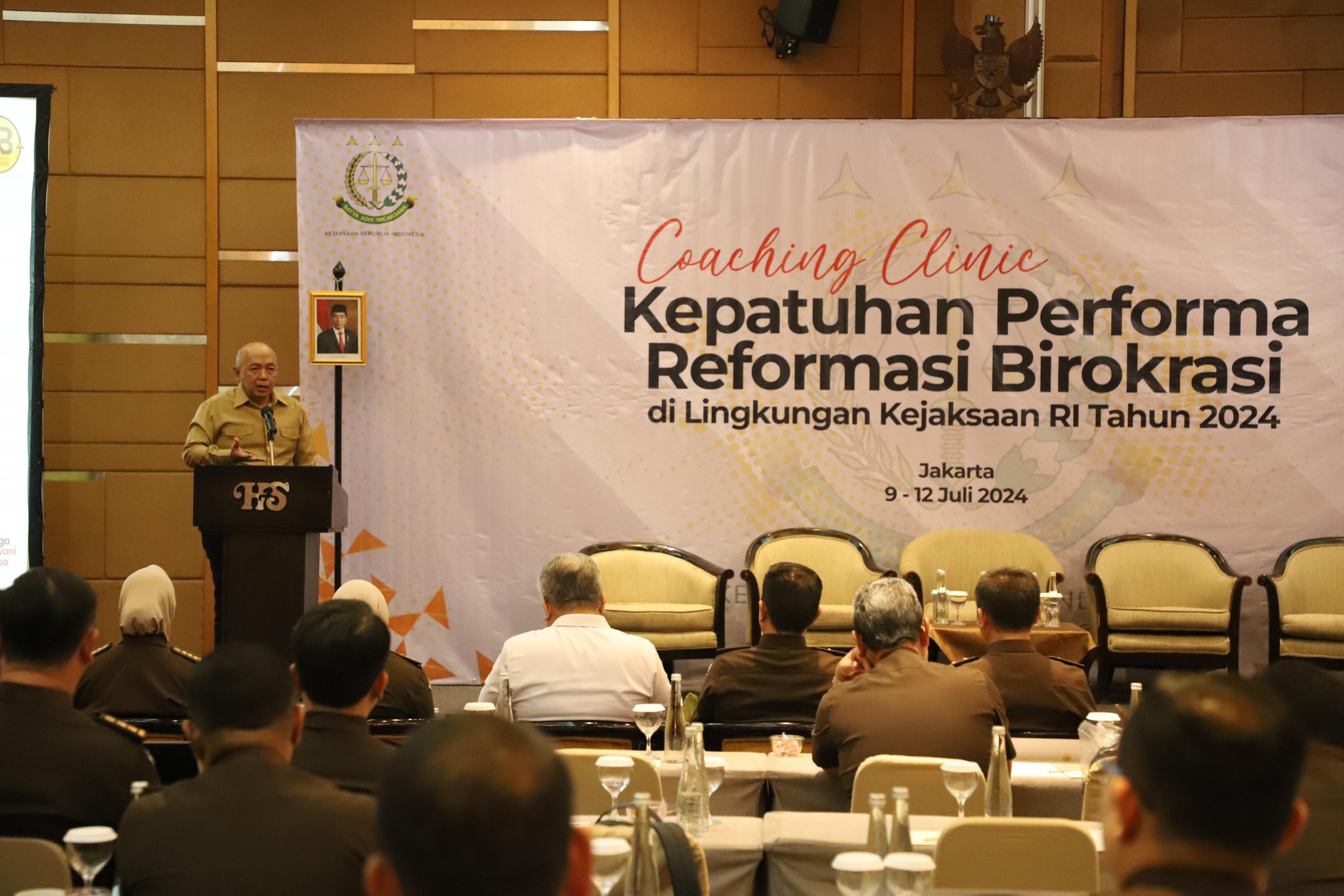 Wakil Jaksa Agung Feri Wibisono Beri Arahan pada Peserta Coaching ...